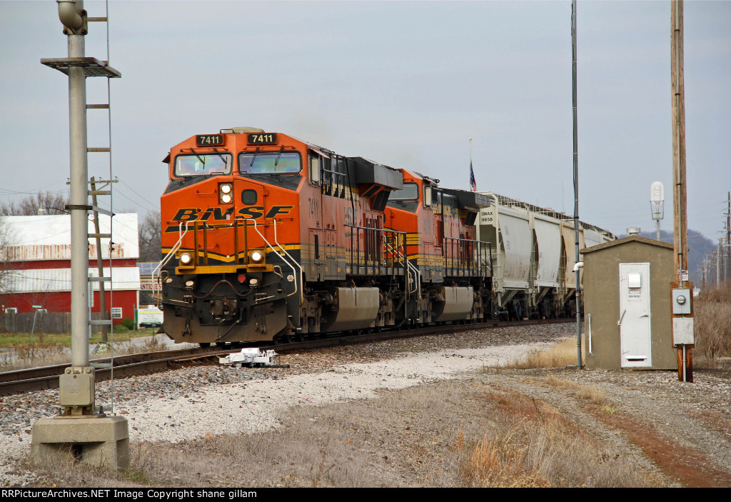 BNSF 7411 Heads out of the siding at elsberry Mo.